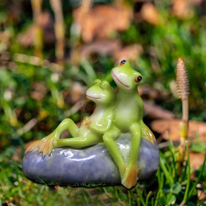 Miniature Frog Statue Sweet Frog Couple Frog Statue Cartoon Realistic ...