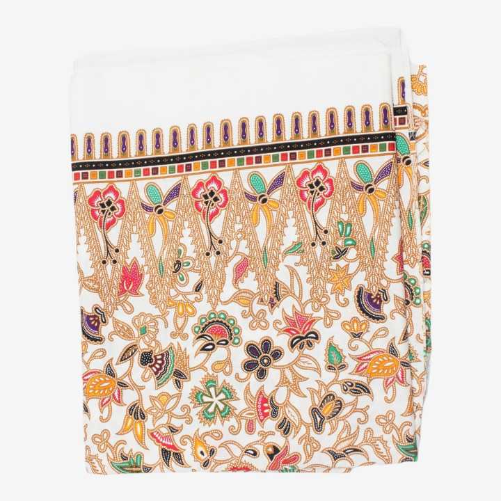 White Color Singapure Cotton Floral Pattern Lungi For Women 4Meter ...