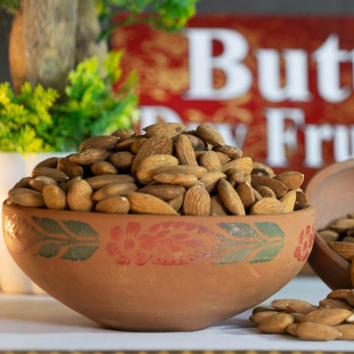 American Almond (kernels): Badam (Medium Giri); 1 Kg box | Daraz.pk