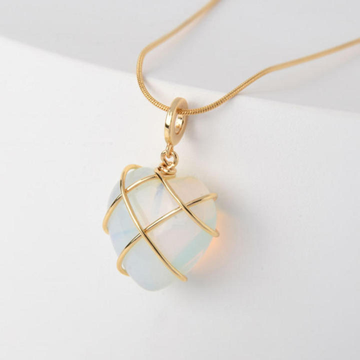 -embellished necklace necklace Eye-catching and glamorous Heart-shaped ...