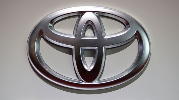 Toyota Vitz Back Chrome Logo 2011-2021 Monogram Emblem | Daraz.pk