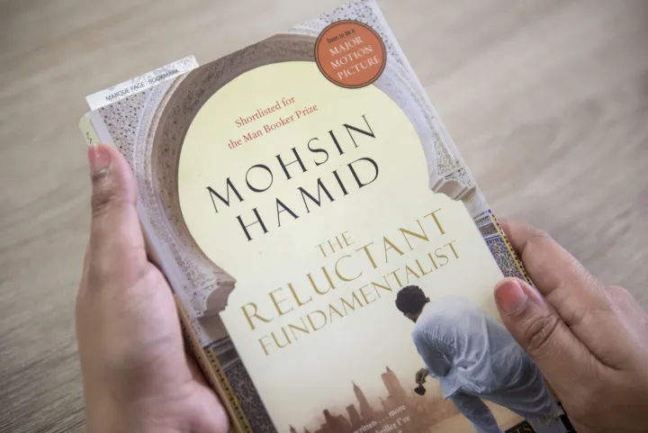 The Reluctant Fundamentalist Novel by Mohsin Hamid best selling english ...