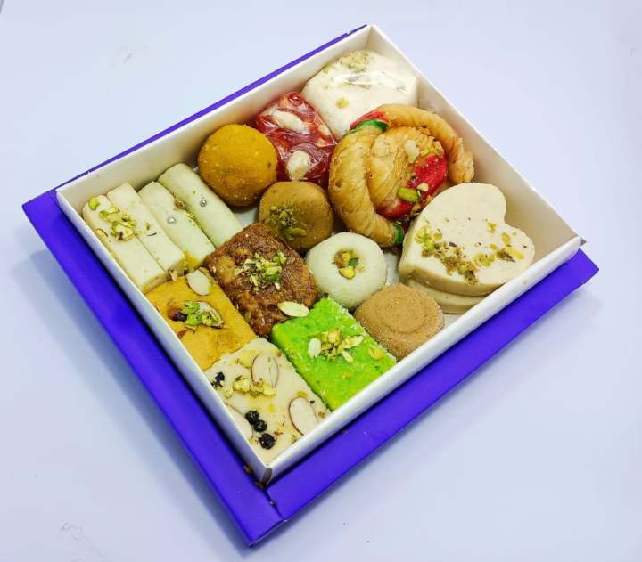 Mix Sweet 1KG pack original by Qasr-e-sheereen | Daraz.pk