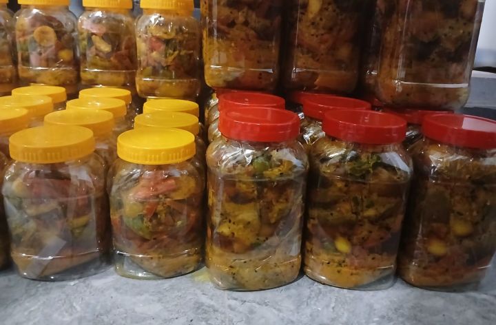 Mixed Pickle in Oil Mix Achar Tail - 500 gm - 100% Original Home Made ...