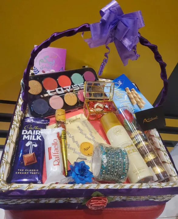 Customized Eid Basket Basket for you and your loved ones | Daraz.pk