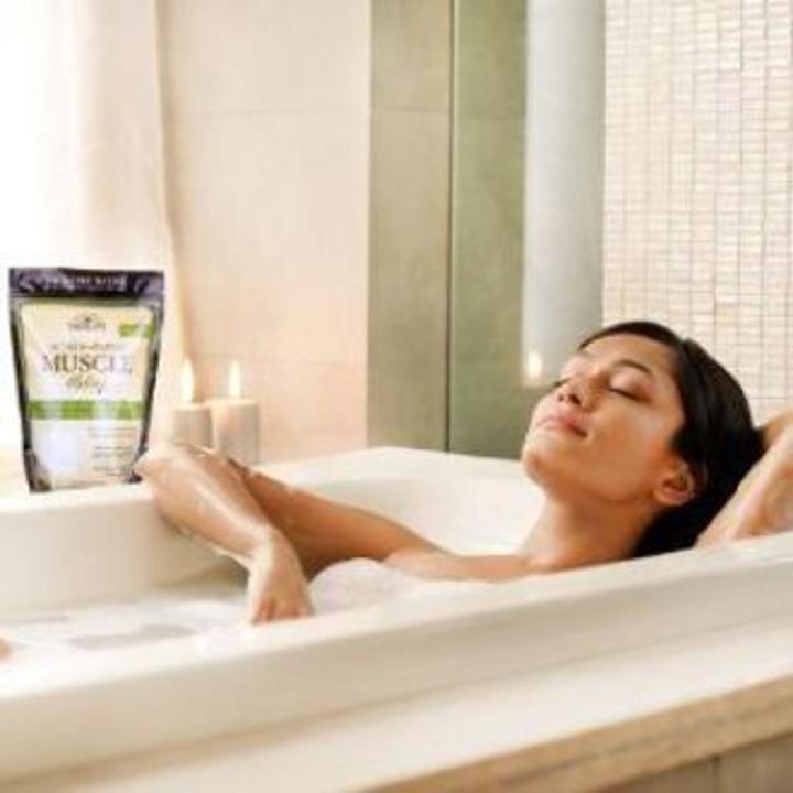 Naturals Therapy Menthol & Epsom Salt Aches + Pains Muscle Foaming Body ...