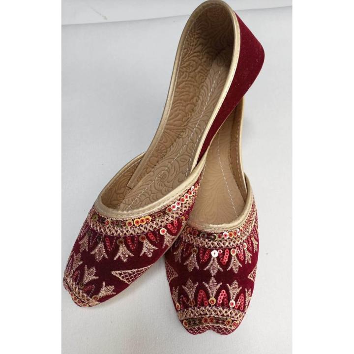 Maroon Khussa for girl/ Maroon golden Khussa for Girl/ Khussa for girl ...