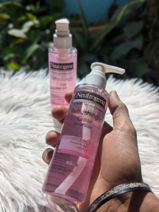 (Neeuttrooggeenaa"s) Refreshingly Clear Facial Wash with Pink Grapefruit & Vitamin C – Oil-Free ...