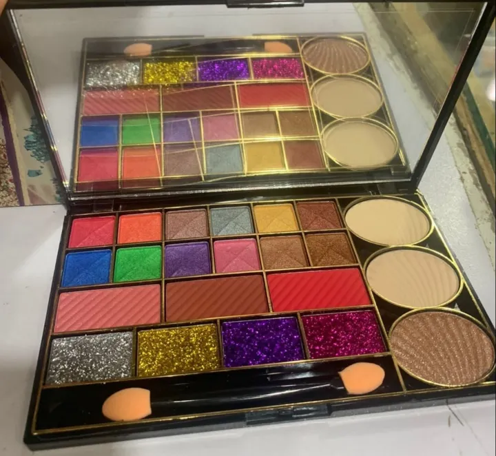 Best Gift Makeup Kit for Professionals and Bridals Best Quality Makeup ...