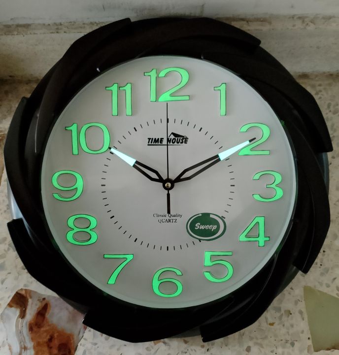 Night Vision Glowing Wall Clock High Quality Beautiful Wall Clock, Easy ...