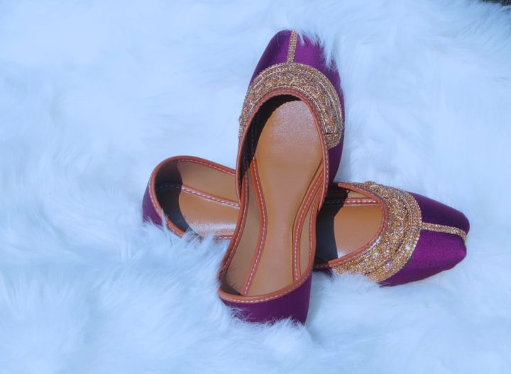 Purple fancy khussa| Fancy khussa with beats work| Silk khussa for desi ...