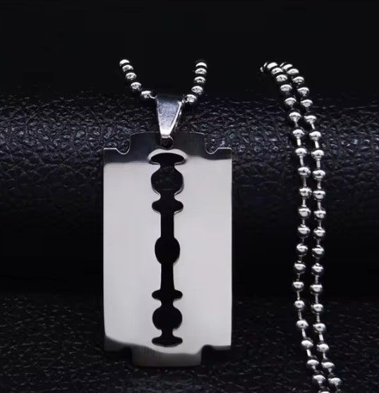 "Hip-hop stainless steel razor blade pendant necklace for men, Stylish ...