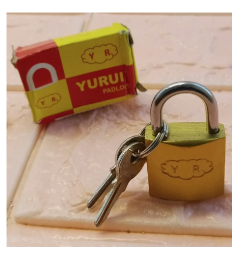 Golden small metal lock 25mm for traveling bags with 2 keys YURUI metal ...