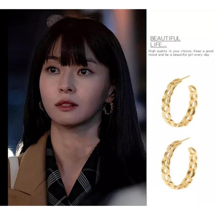 Korean Actress Kwon Nara (oh soo-ah) same earrings in drama Itaewon ...