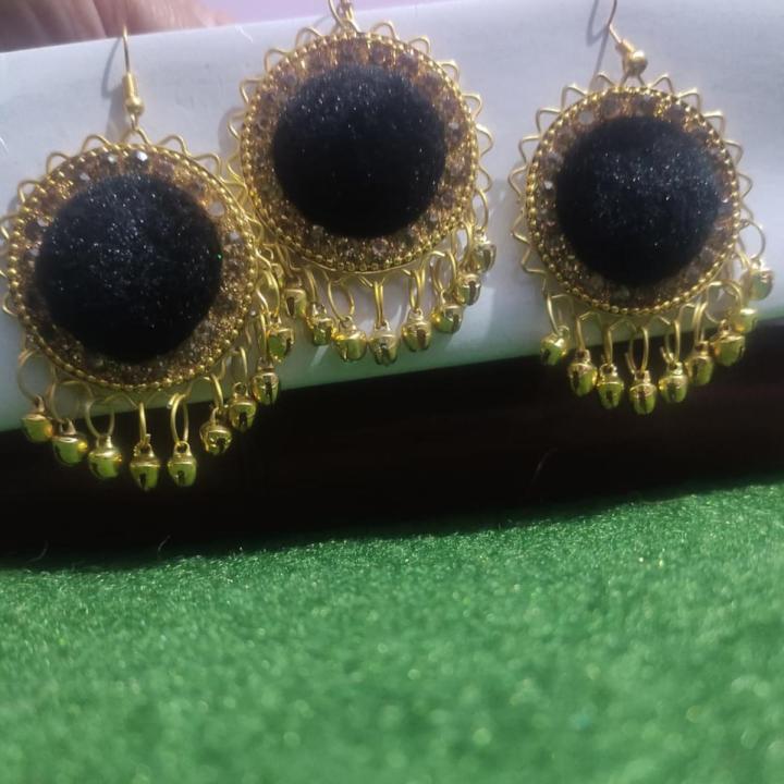 High Traditional look Beautiful Golden With Velvet Earings & Bindya Set ...