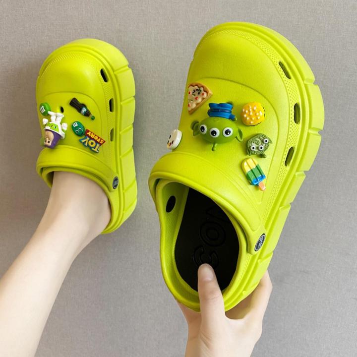 Buzz Lightyear wears flat-bottomed hole shoes for women to increase ...