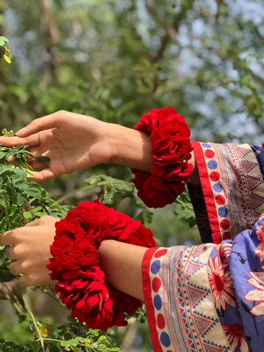 Pair Of Artificial Hand Gajra kangan Color Red for wedding and other ...