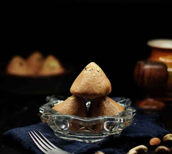 Ghotki Sweet Pera Famous Sweet Of Ghotki Sindh 1kg Daraz Pk