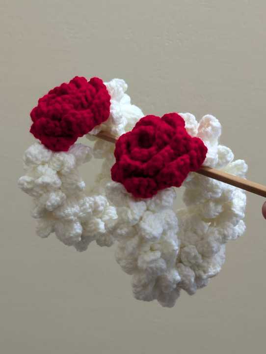 crochet gajray , gajray for girls , crochet rose gajray for girls ...