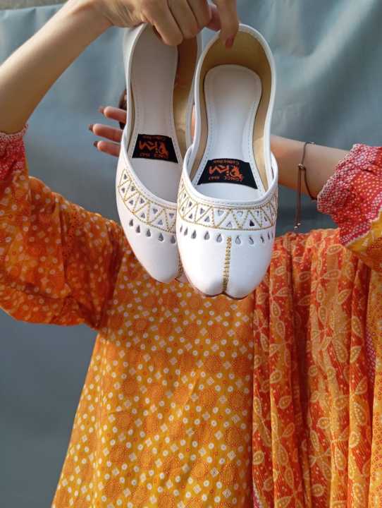 White desi khussa |Padding khussa| White simple khussa | Daraz.pk