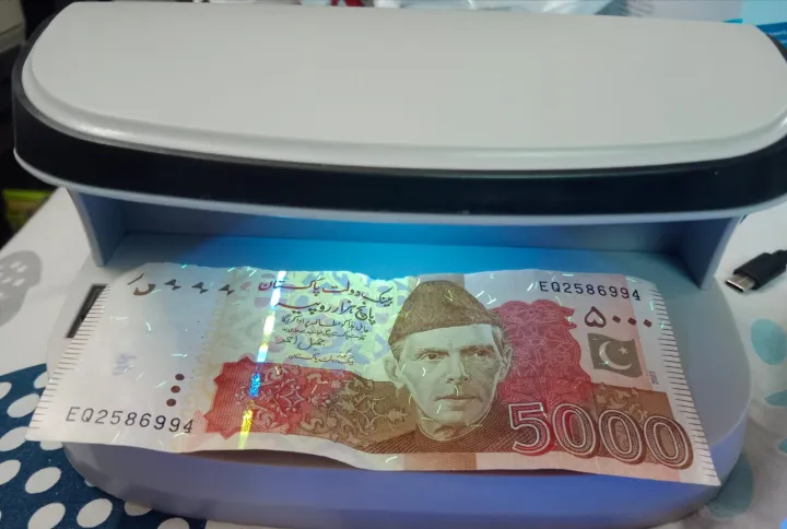 Money Checker Bank Note Detector Portable Handy Small UV Counterfeit ...