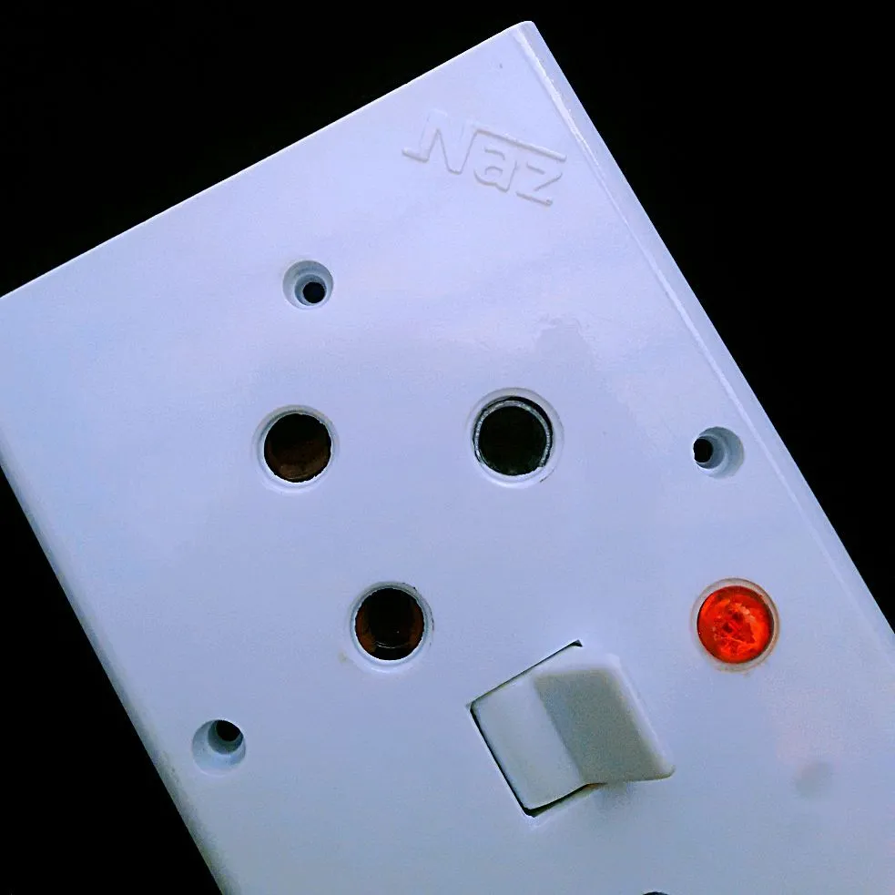 3 Pin Power Plug Socket (Light Plug) Wall Socket Plate - 500 Volts / 30 ...