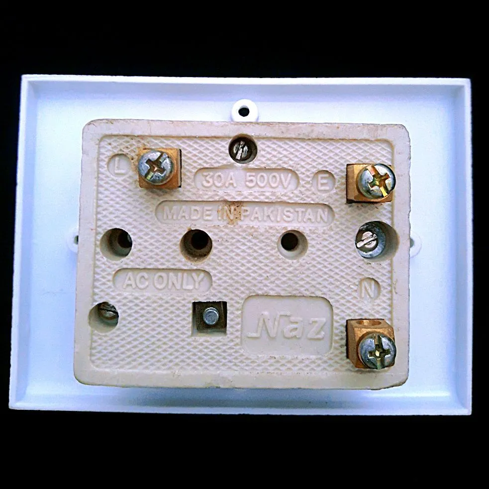 3 Pin Power Plug Socket (Light Plug) Wall Socket Plate - 500 Volts / 30 ...