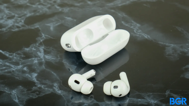 Apple AirPods Pro with Active Noise Cancelation for Impressive Sound ...