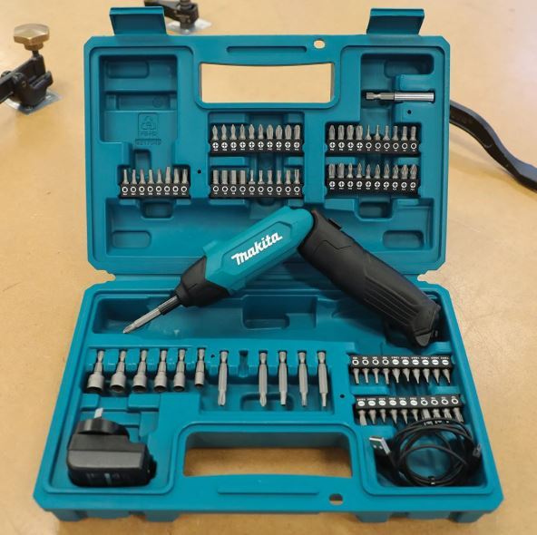 Makita DF001DW 3.6V Lithium-Ion Cordless 1/4" Hex Screwdriver Kit With ...