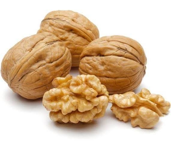 Kaghzi Akhrot / Walnuts with Soft Shell • 500 Gram | Daraz.pk