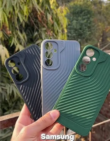 Samsung Galaxy A25 Phone case Gear4 made with flexible D30 material ...