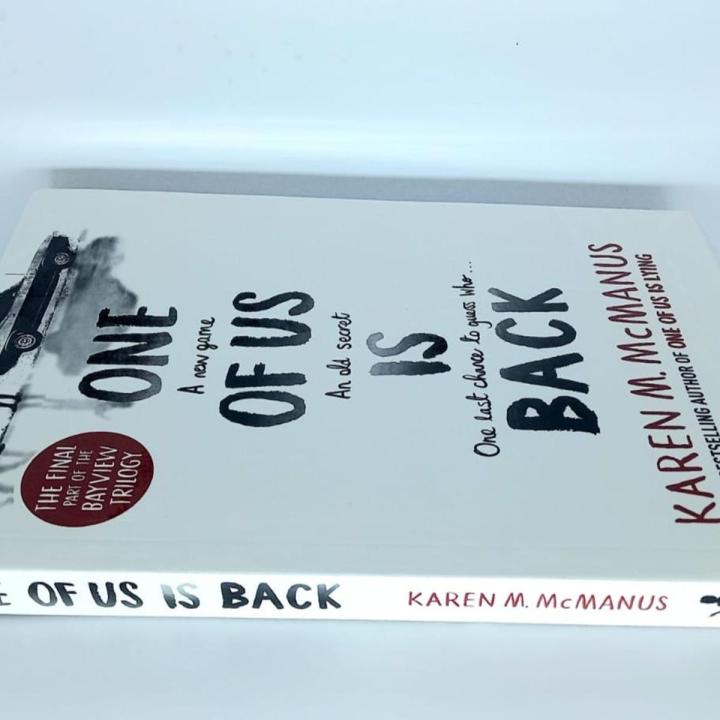 ONE OF US IS BACK BY KAN M.MCMANUS BESSELLIG AUTOR OF ONE OF US I LYIG ...