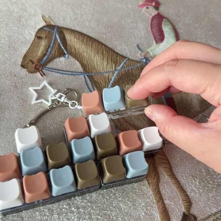 Relaxing 4 Keys Pinch Toy Keys Button DIY Keyboard Fidget Keychain ...