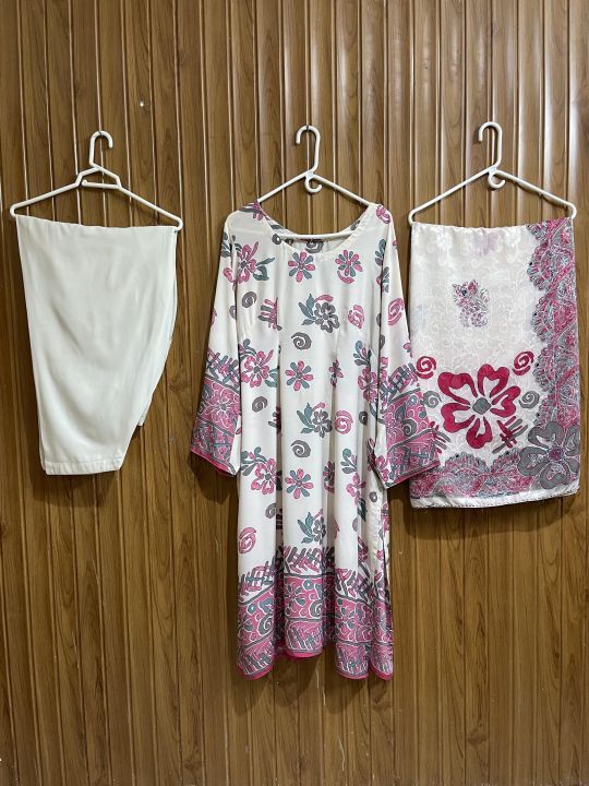 Ladies/women stitched three-piece printed Reshmi suit, shalwar kameez ...