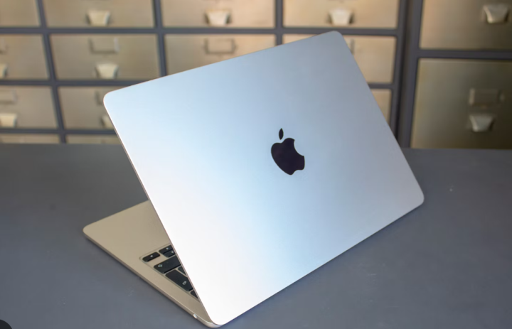 MacBook Air m2 2022 Display: 13 inches - Silver | Daraz.pk