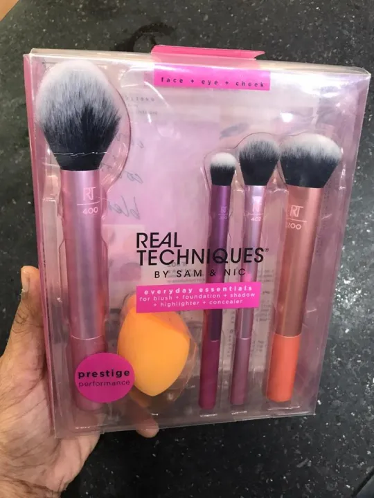 Real Technique 4in 1 Brush Kit & Essentials Beauty Blender New Pack ...