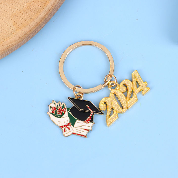 Golden 2024 Graduation Ceremony Keyring Cute Graduation Cap Diploma ...