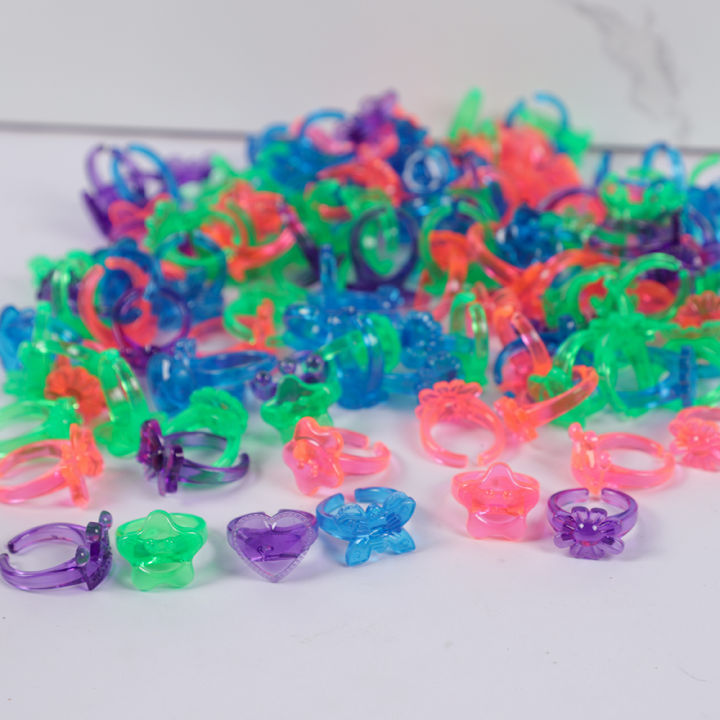 SAKURA 50Pcs Colorful Plastic Finger Rings Play House Jewelry Toys for ...